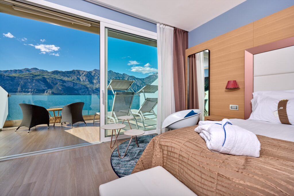 SUITE MIRALAGO - Hotel Malcesine : CASTELLO LAKE FRONT - LIVING SUITE ...