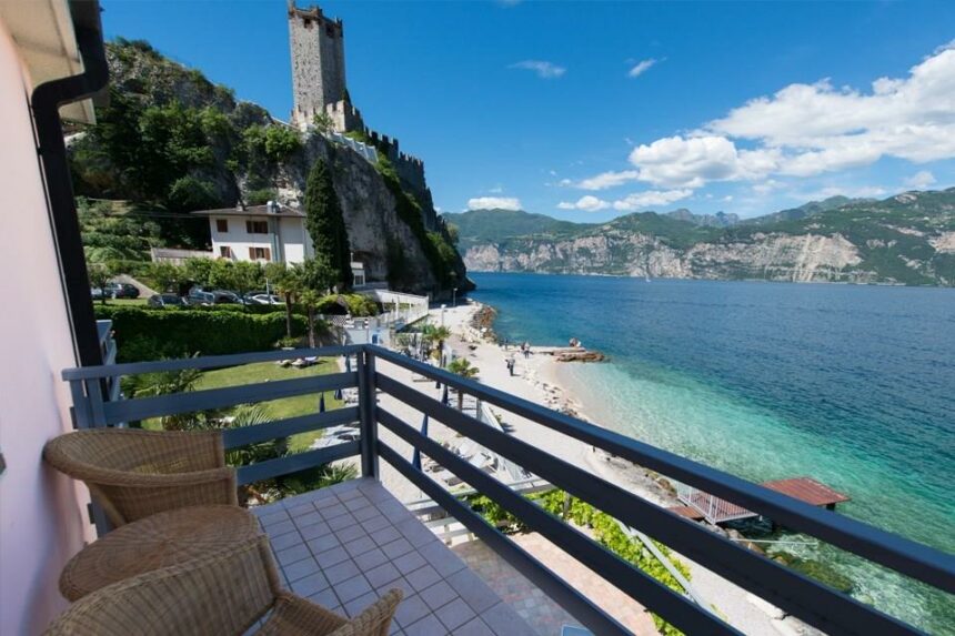 DOLCEVITA - Hotel Malcesine : CASTELLO LAKE FRONT - LIVING SUITE - LUNA ...