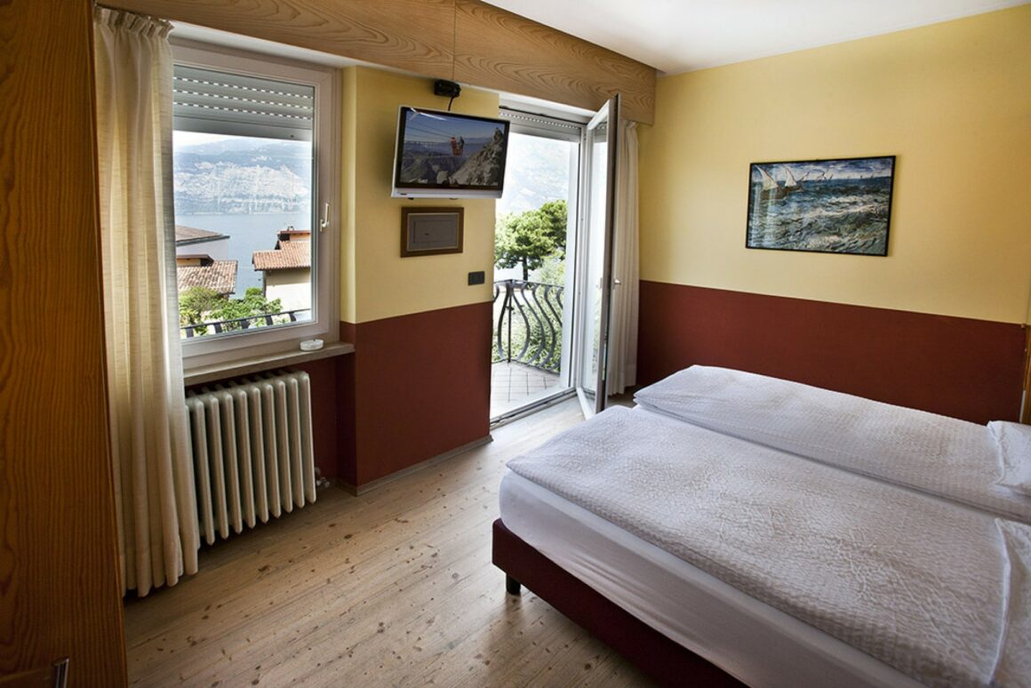 CLASSIC - Hotel Malcesine : CASTELLO LAKE FRONT - LIVING SUITE - LUNA ROSSA
